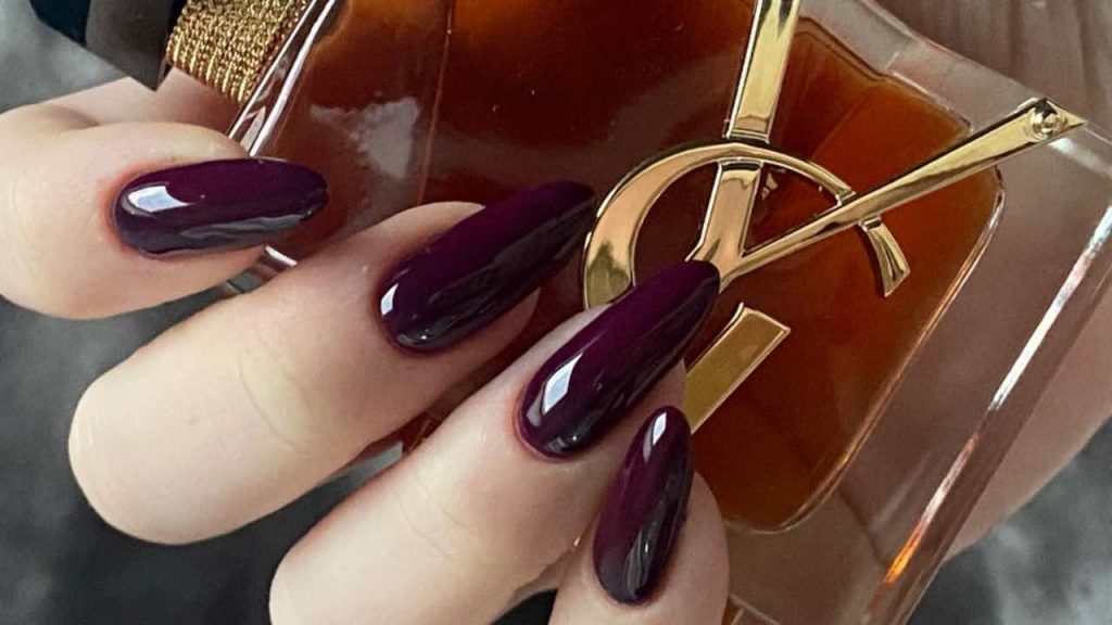 Le unghie color prugna sono la tendenza della stagione autunnale: tutte ...